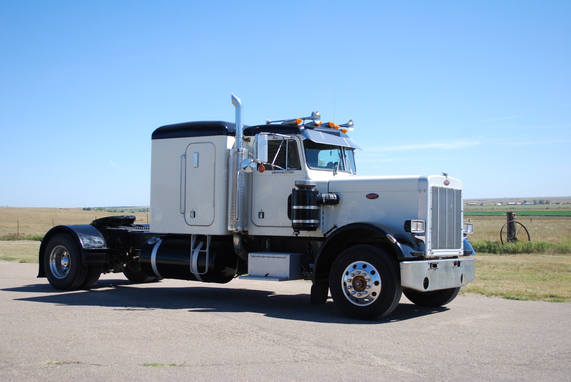 1981 359 Peterbilt Single Axle