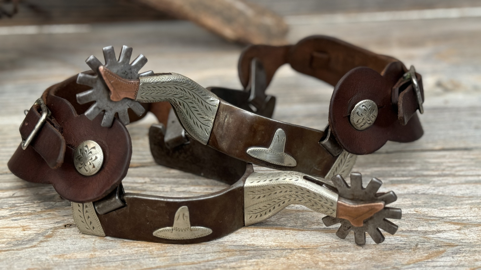 JJ WILLIS SGL MNT GAL LEG “SOMBRERO” SPURS W/ STRAPS