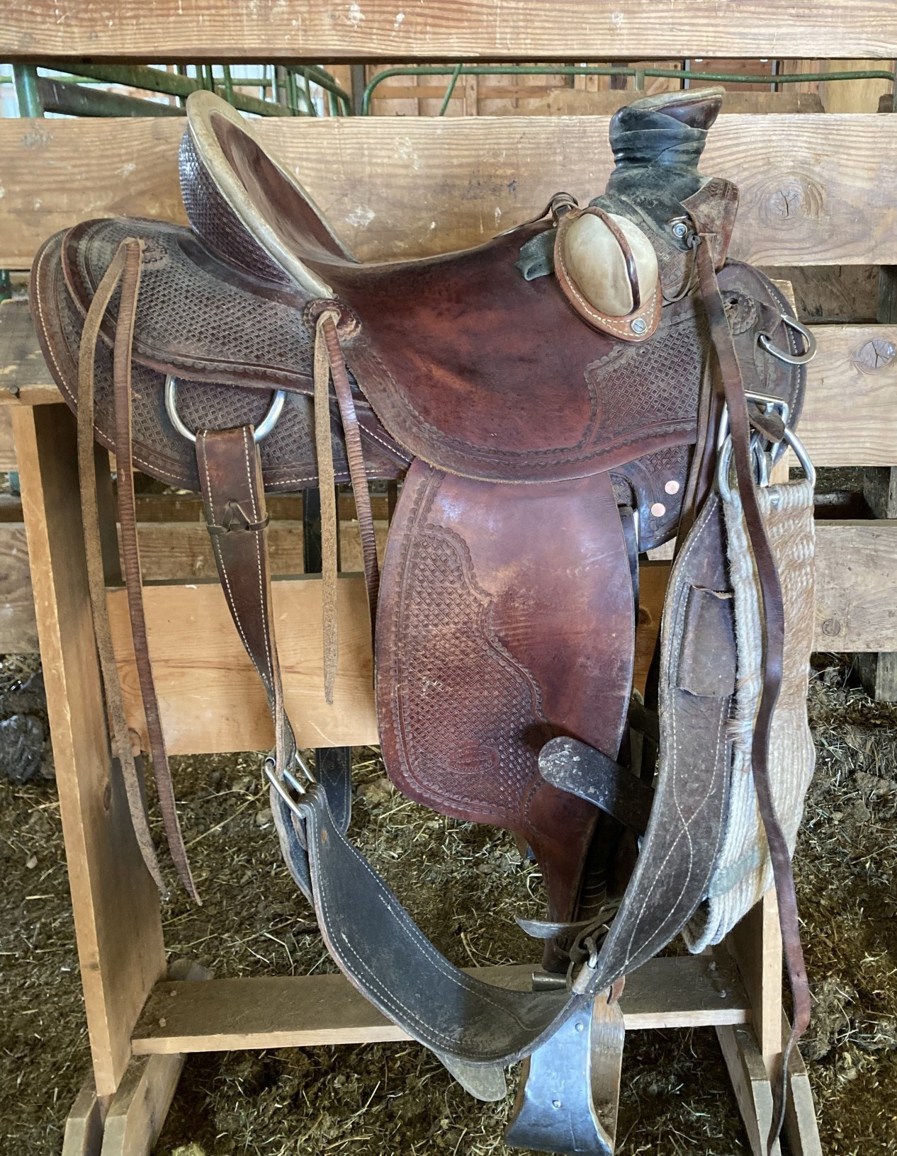 15 inch Wade Showman Handmade Saddle