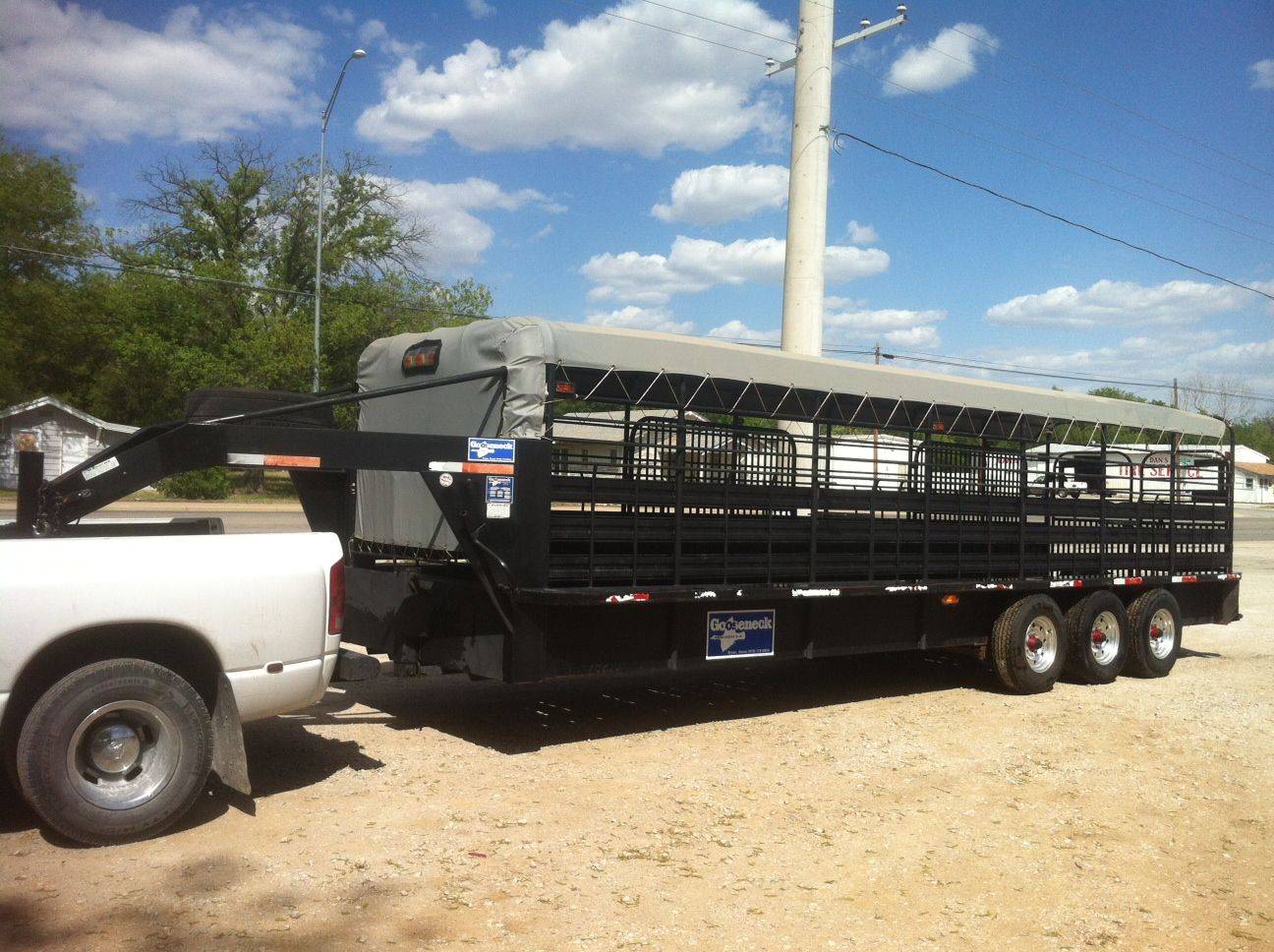 Gooseneck Brand 28x6’8 Livestock Trailer